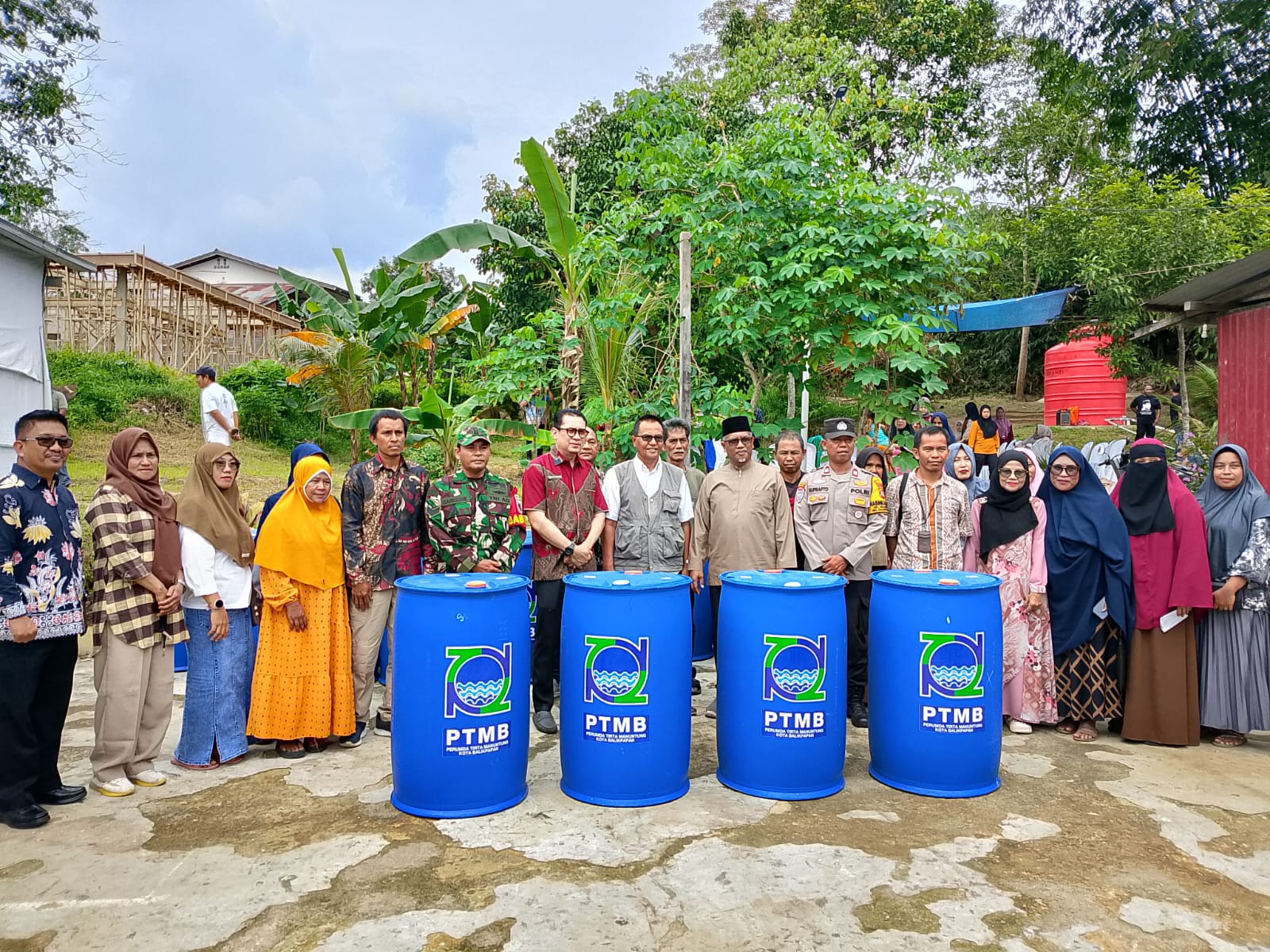 Japar Sidik Hadiri Pemberian Bantuan Tandon dan Drum dari PTMB di Muara ...